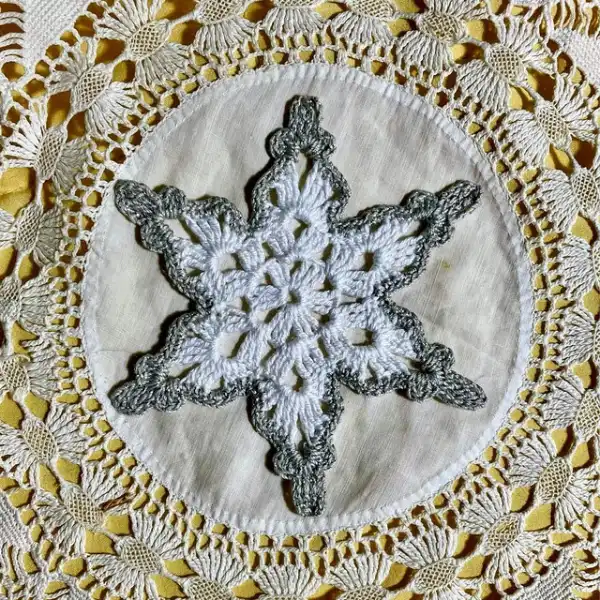 56 Snowflake Crochet Patterns For The Perfect Holiday Season Decor ...