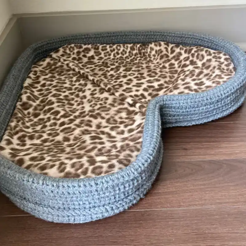35 Crochet Pet Beds And Blankets Patterns For Your Beloved Pets - Craft ...